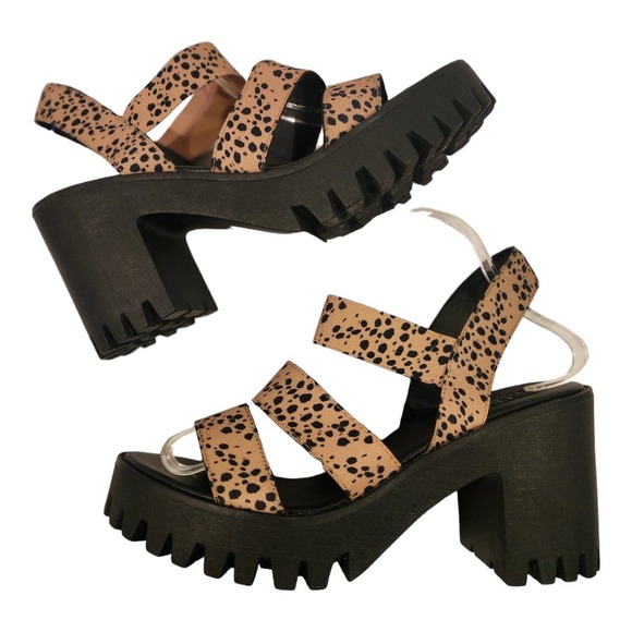 Id Required | Shoes | Nwot Id Required Tanblack Strappy Chunky Heel ...